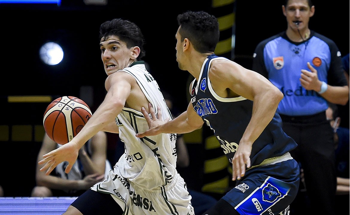 Araujo le dio el triunfo a Atenas - DiarioSports - San Francisco