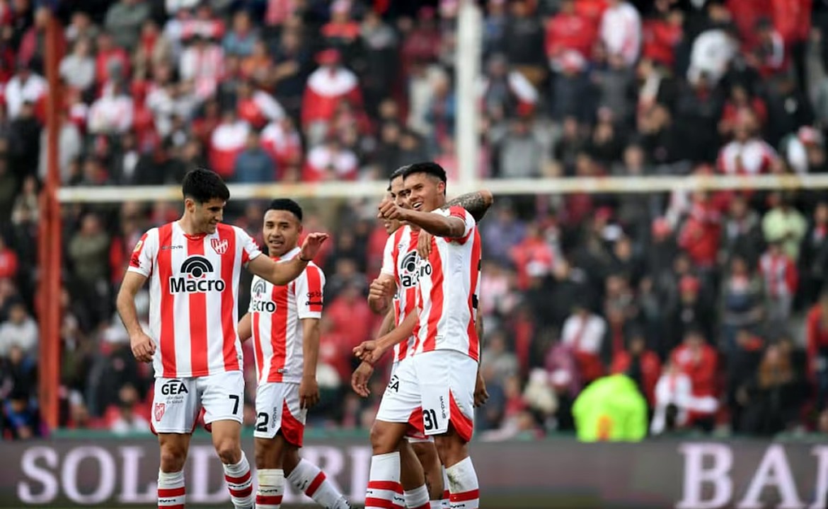 Requena debutó en la red en Primera - DiarioSports - San Francisco